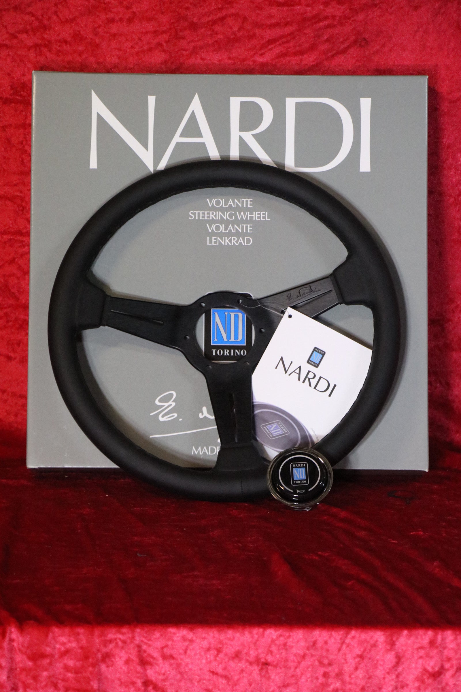 NARDI CLASSIC 340 MM BLACK CENTRE/ BLACK STITCH – Shinzo Garage