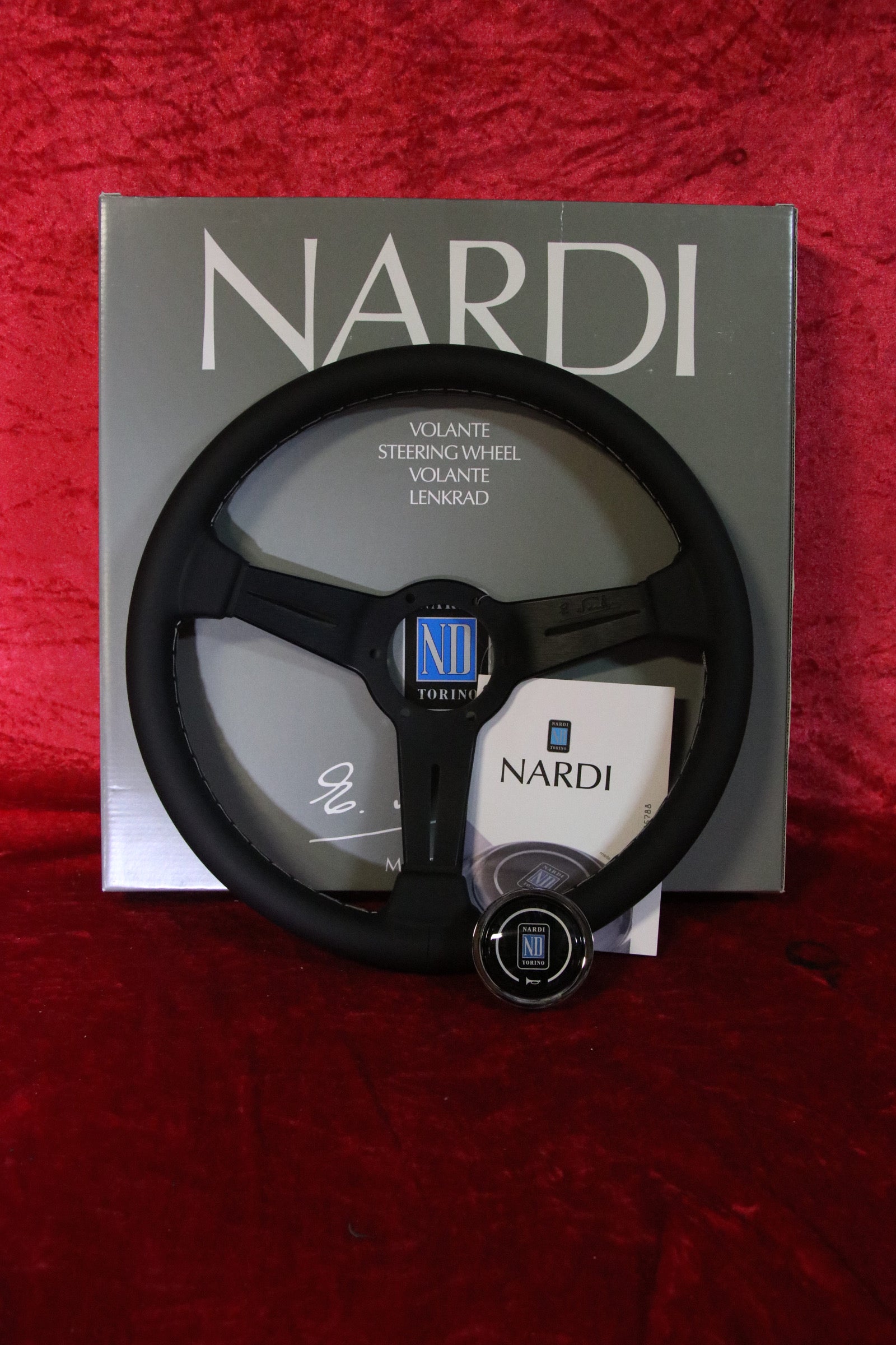 NARDI CLASSIC 340 MM BLACK CENTRE/ GREY STITCH – Shinzo Garage